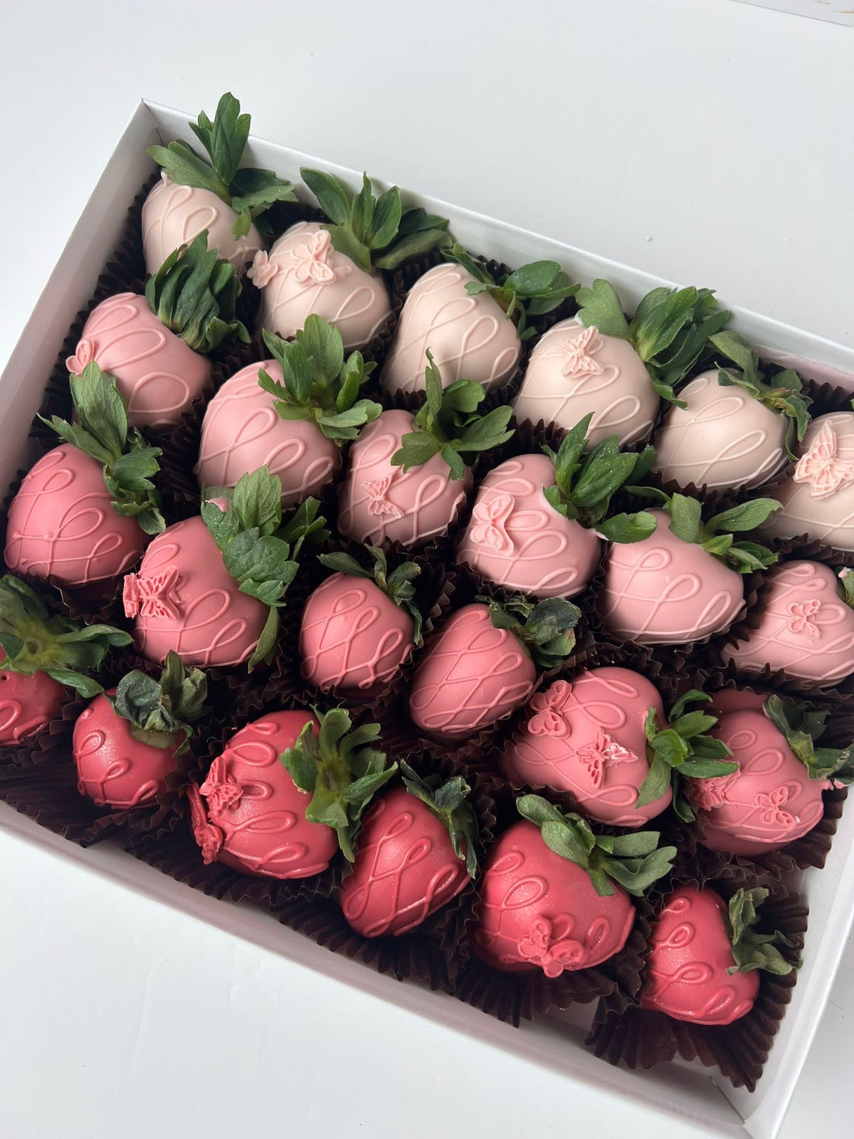 Monochrome Magic – Dip the Tip Deserts